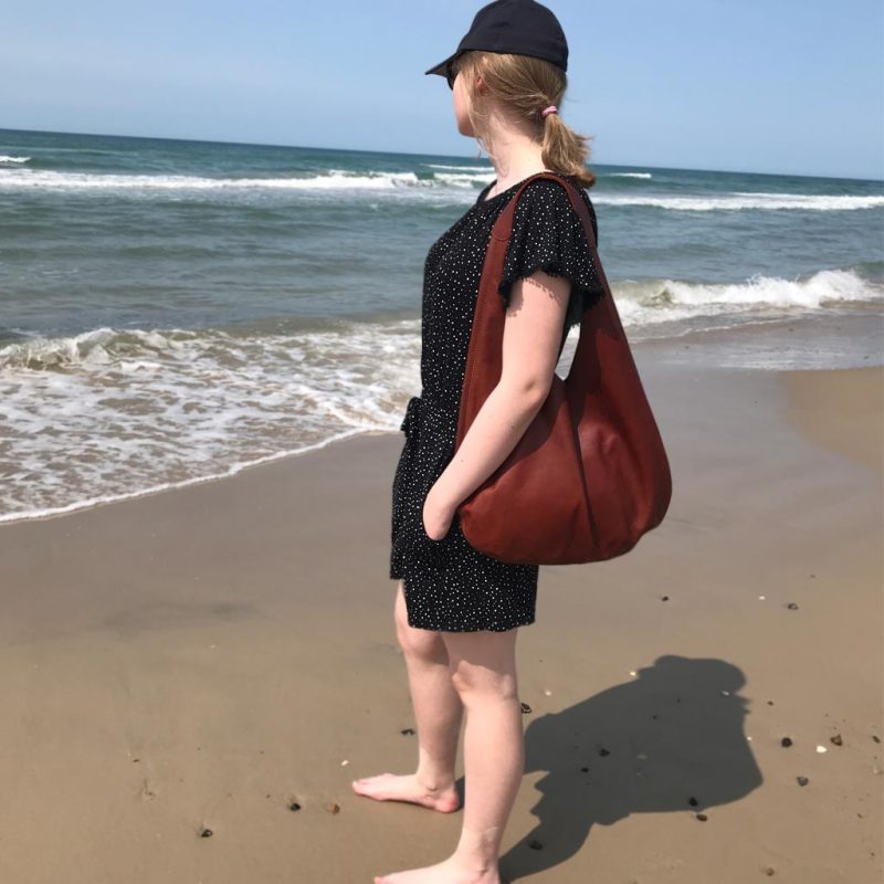 Minimalistische Tasche Leder Hobo Bag braun schoko - atelier ninok